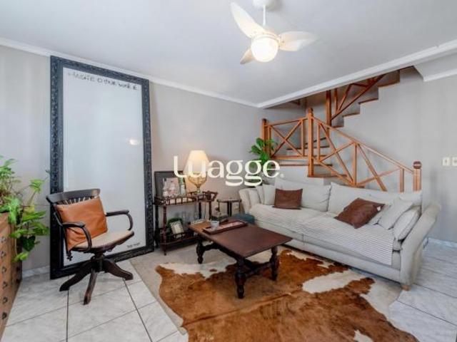 Casa em condominio com 238m, 3 domitórios e duas vagas de garagem no Jardim Isab