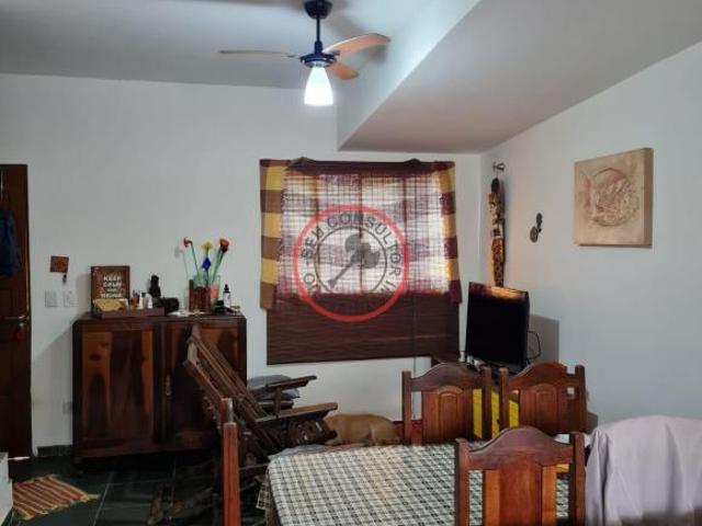 CASA EM CONDOMINIO, COM 2 DORMITORIOS 2 BANHEIROS AREA EXTERNA COM COBERTURA RETRATIL COZINHA AMERIC