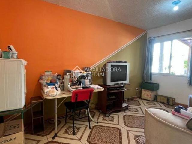 Casa em condomínio com 2 dormitórios!