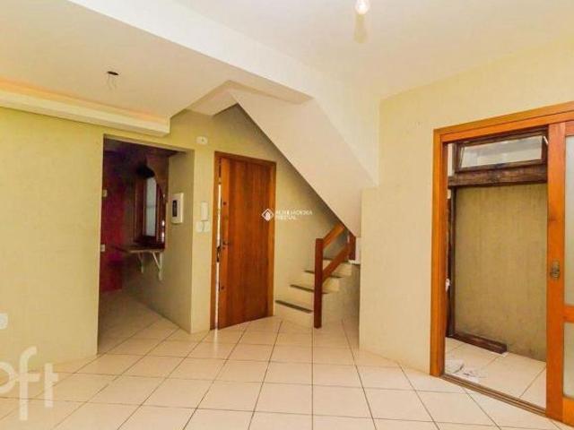 Casa em condomínio com 2 dormitórios no bairro Guarujá