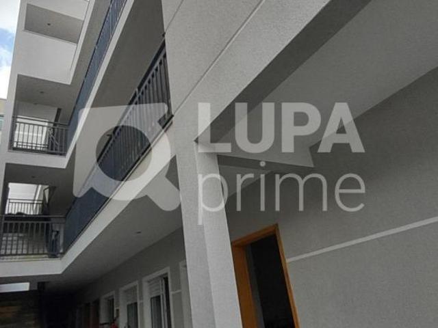 Casa em condomínio com 2 dormitórios sendo 1 suíte à venda na Vila Isolina Mazzei!