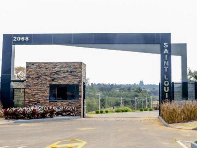 Casa em condomínio com 2 dormitórios, suíte e churrasqueira