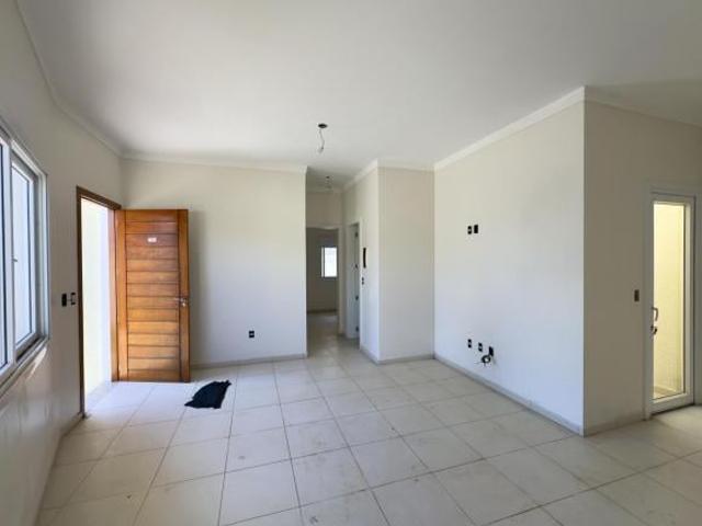 Casa em condomínio com 2 dormitórios, vaga de garagem e churrasqueira na Olaria
