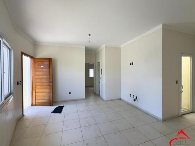 Casa em condomínio com 2 dormitórios, vaga de garagem e churrasqueira na Olaria