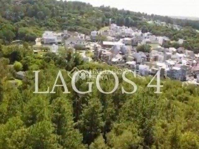 Casa em condomínio com 2 suítes no bairro Hípica