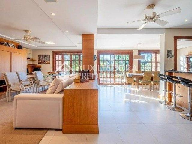 Casa em Condomínio com 2 Suítes e 4 Vagas | Lazer Completo
