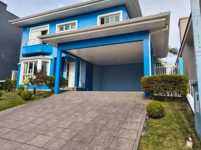 Casa em condomínio com 2 suítes