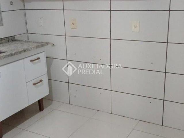Casa em condominio com 2 quartos, vaga de garagem e lazer