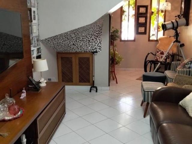 Casa em condomínio com 2 quartos e 88 m² em venda no Butantã