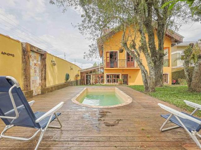 Casa em condominio com 390m² privativos, 3 suítes