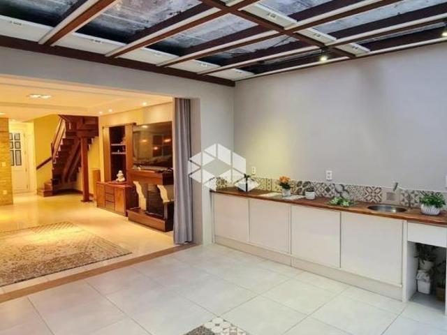 Casa em condomínio com 313,00 m² privativos, 3 quartos, suíte, 3 vagas e linda vista Rio Guaíba, par