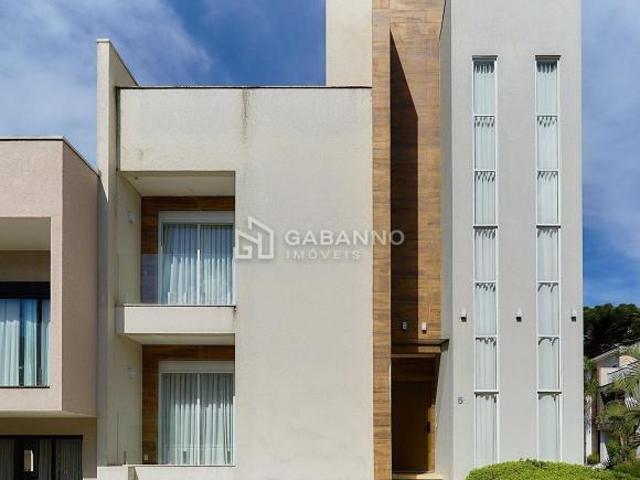 Casa em Condomínio com 330,00m², 4 suítes, 5 vagas
