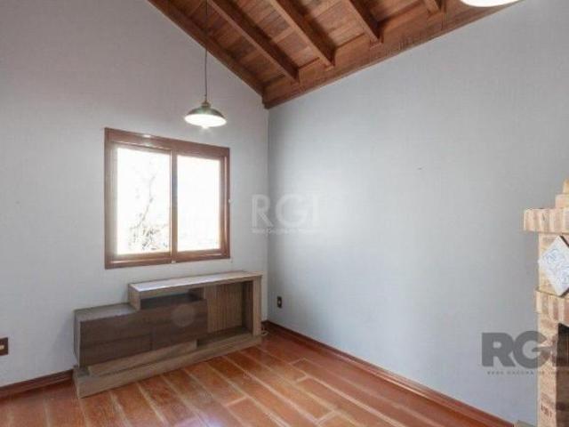 Casa em condomínio com 3 dormitórios, 3 banheiros no bairro Cristal