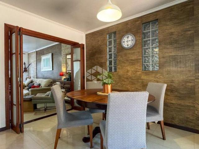 Casa em condomínio com 3 dormitórios