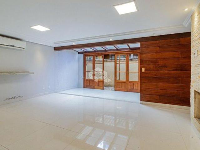 Casa em condomínio com 3 dormitórios 1 suíte 2 vagas no bairro Pedra Redonda em Porto Alegre