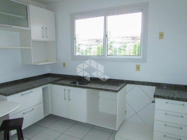 Casa em condomínio com 3 dormitórios, 1 suite e 2 vagas