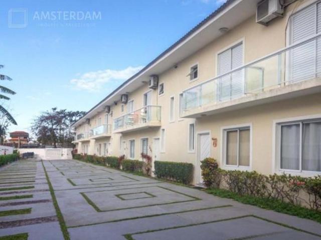 Casa em condomínio, com 3 dormitórios, 2 vagas, próximo ao mar, area gourmet exclusiva, piscina