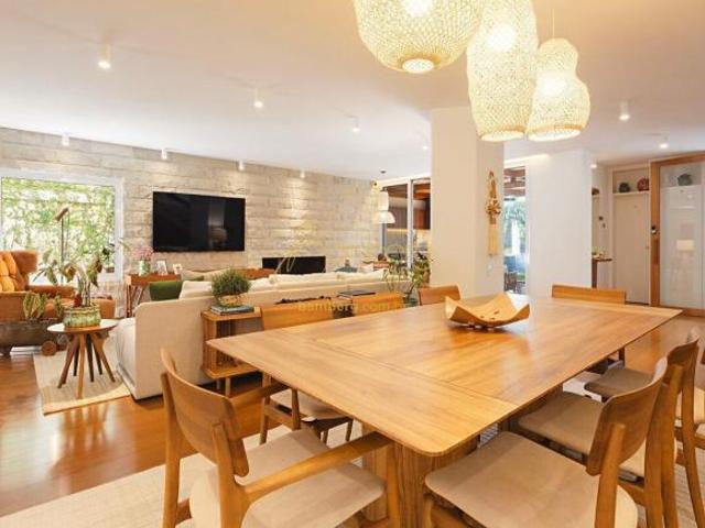 Casa em condomínio com 3 dormitórios, 2 suítes, área gourmet e vista para o verde