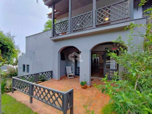 Casa em Condomínio com 3 dormitórios, 323m² no bairro Pedra Redonda em Porto Alegre