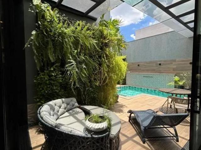 Casa em Condomínio com 3 dormitórios à venda com 238m² no Bairro Saúde