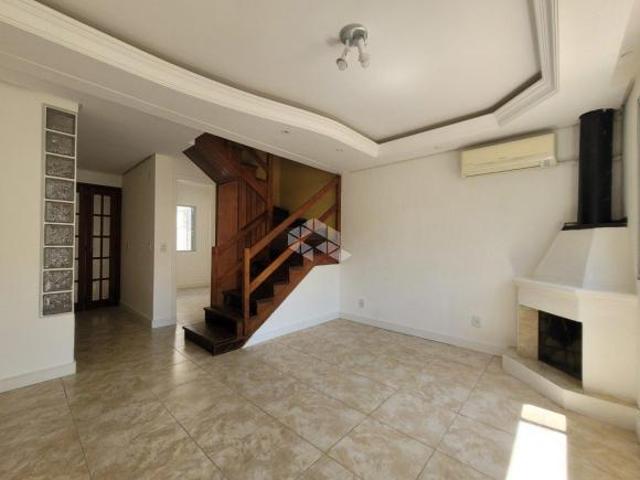 Casa em Condominio com 3 dormitórios e 1 vaga de garagem no Bairro Humaita, Em Porto Alegre