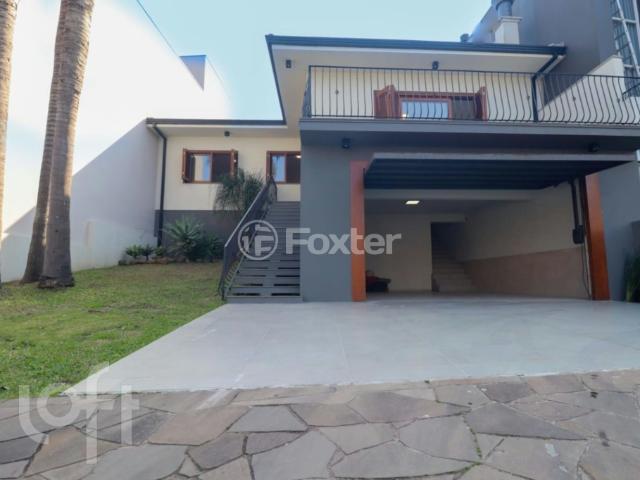 Casa em Condomínio com 3 dormitórios em Porto Alegre