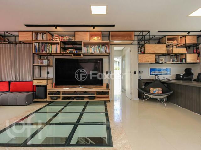 Casa em Condomínio com 3 dormitórios em Porto Alegre