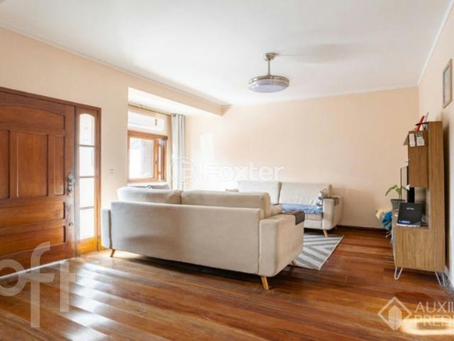 Casa em Condomínio com 3 dormitórios em Porto Alegre