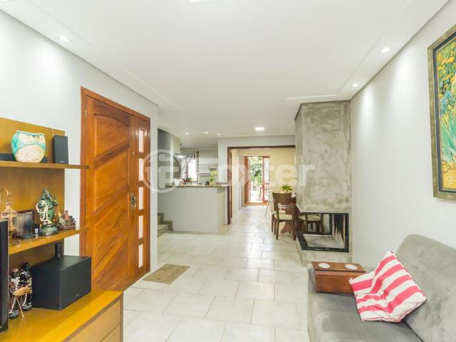 Casa em Condomínio com 3 dormitórios em Porto Alegre