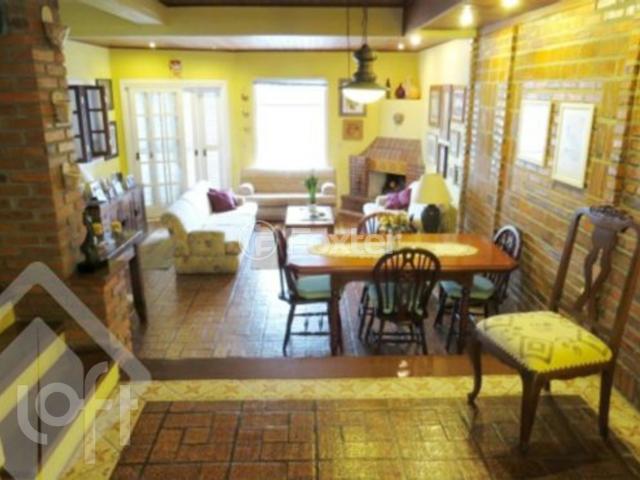 Casa em Condomínio com 3 dormitórios em Porto Alegre
