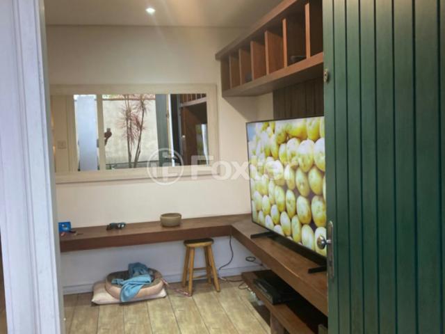 Casa em Condomínio com 3 dormitórios em Porto Alegre