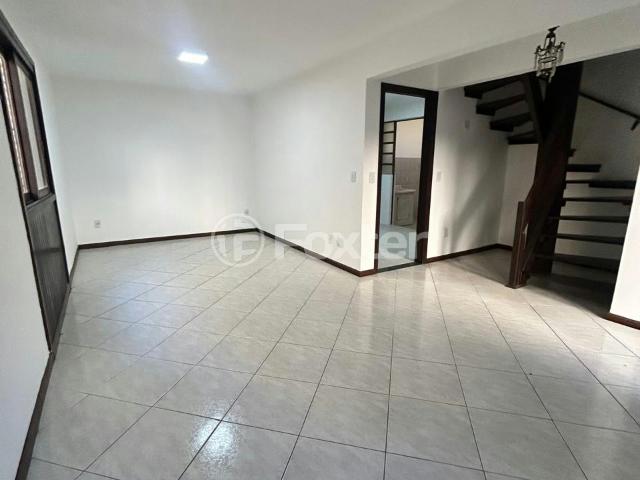 Casa em Condomínio com 3 dormitórios em Porto Alegre