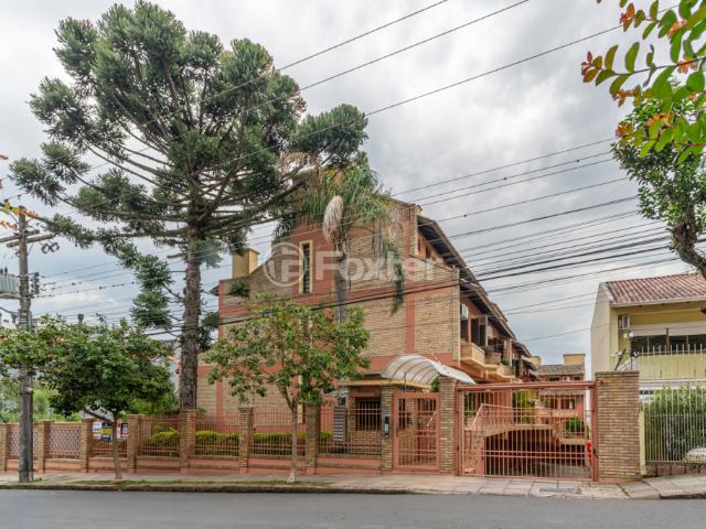 Casa em Condomínio com 5 dormitórios em Porto Alegre