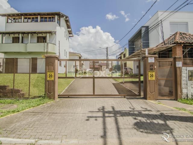 Casa em Condomínio com 3 dormitórios em Porto Alegre