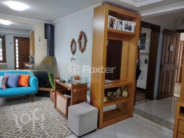 Casa em Condomínio com 3 dormitórios em Porto Alegre