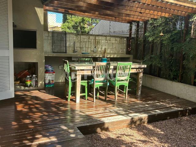 Casa em Condomínio com 3 dormitórios em Porto Alegre