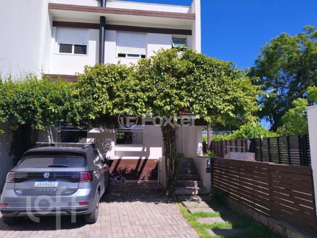 Casa em Condomínio com 3 dormitórios em Porto Alegre