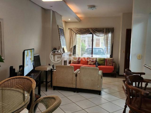 Casa em Condomínio com 3 dormitórios em Porto Alegre