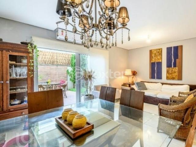 Casa em Condomínio com 3 dormitórios em Porto Alegre