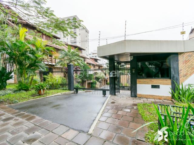 Casa em Condomínio com 3 dormitórios em Porto Alegre