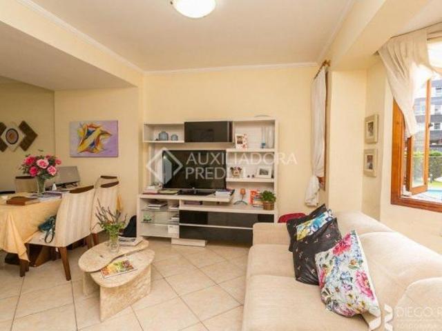 Casa em condomínio com 3 dormitórios no bairro Cristal