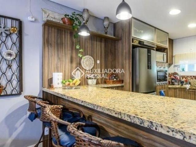 Casa em condomínio com 3 dormitórios na Tristeza, em Porto Alegre.