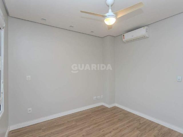 Casa em condomínio com 3 dormitórios, sendo 1 suíte e 2 vagas de garagem no bairro Hípica COD: 25515