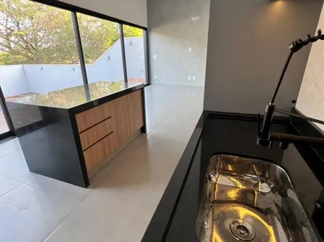 Casa em Condominio com 3 dormitórios para venda no bairro