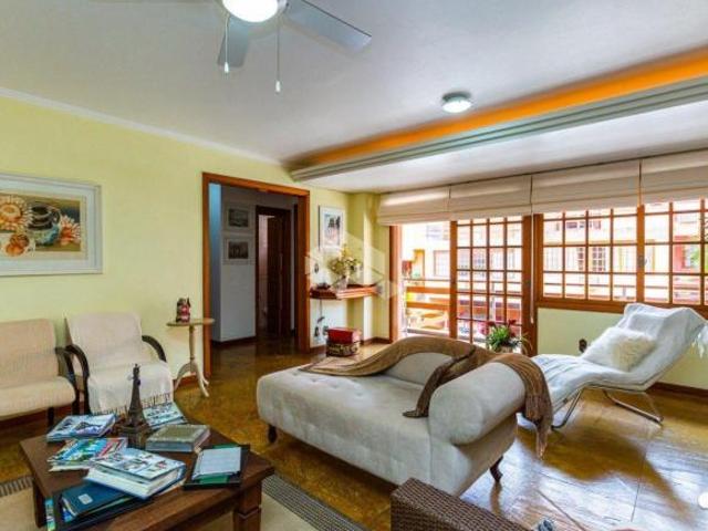 CASA EM CONDOMÍNIO COM 3 DORM/QUARTOS NO MENINO DEUS