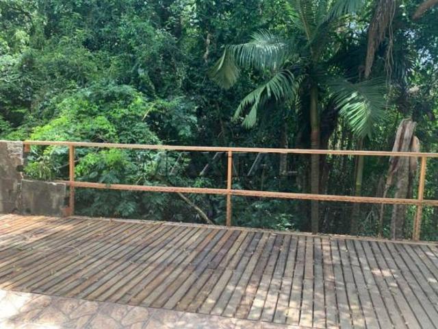Casa em Condomínio com 3 dorms c/suítes, 5 vagas e quintal, Vila Irmãos Arnoni