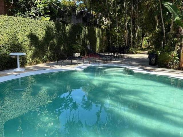 Casa em condomínio com 3 suítes a 250 metros da praia em Barra do Una