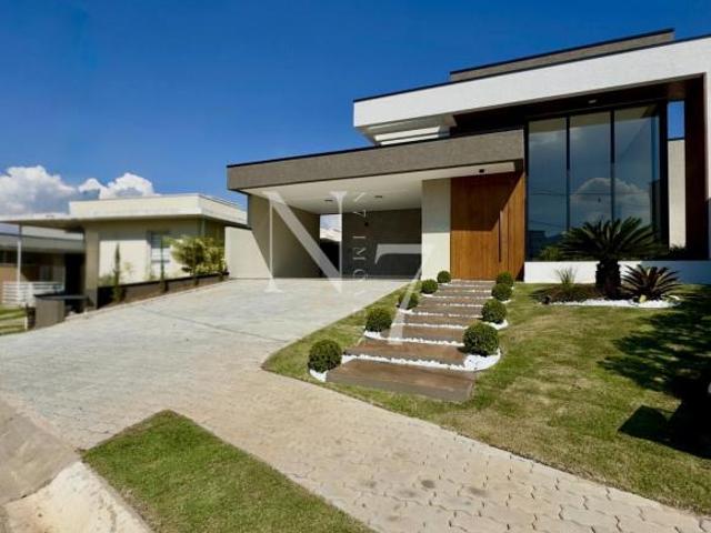 Casa em condominio, com 3 suites, area gourmet e piscina