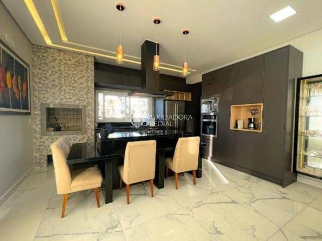 CASA EM CONDOMÍNIO COM 3 SUÍTES, DECORADA E MOBILIADA, COM PISCINA E ÁREA GOURMET, BAIRRO MOINHOS