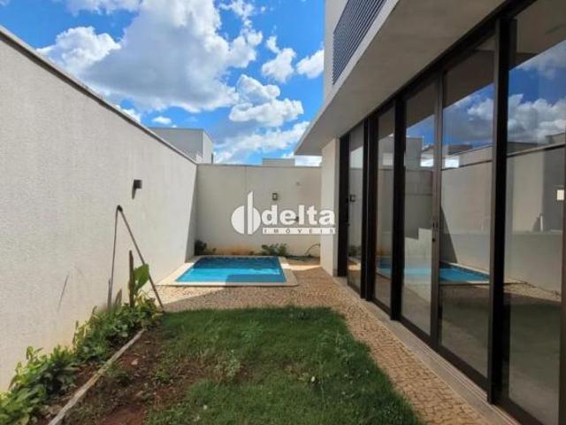 Casa em condomínio com 3 suítes disponível para venda no bairro Jardim Sul em Uberlândia MG